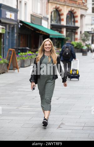 London, Großbritannien. April 2024. Begleitet von Hélène Duchêne, der ...