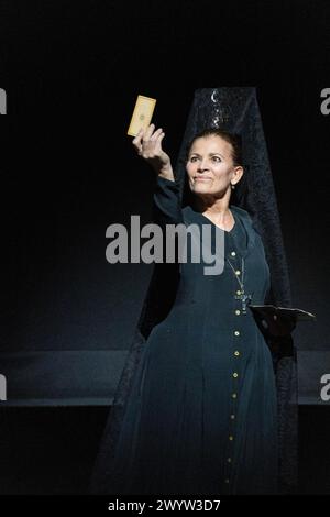 Ruth Alfie Adams (Mutter von Don Jose), Piotr Beczala (Don Jose) in ...