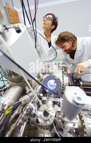 Forschung zur Erforschung der Gesetze von Magnetismus, Optik und ...