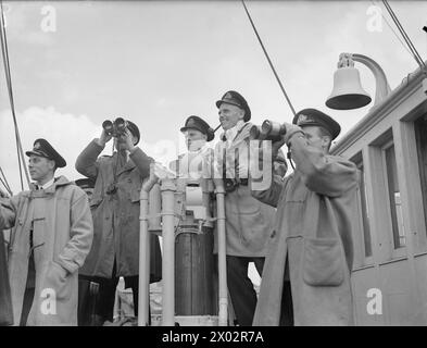 DIE BRITISCHE CORVETTE, HMS DIANTHUS, LANDET GEFANGENE AUS EINEM ...