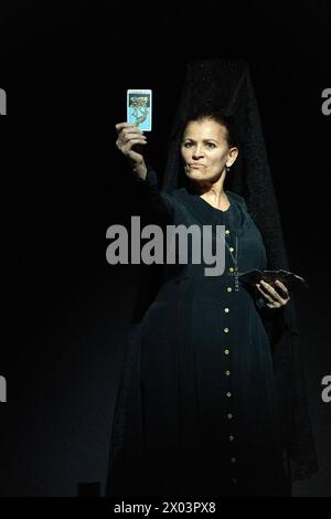 Ruth Alfie Adams (Mutter von Don Jose), Piotr Beczala (Don Jose) in ...