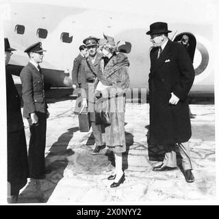 LADY MOIRA LYTTELTON BESUCHT DIE ZENTREN DES NAHEN OSTENS MIT DEM ...