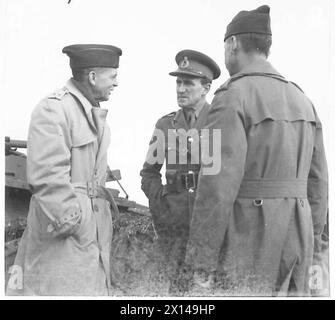 DER OBERBEFEHLSHABER FOLGT EINE GROSSE ÜBUNG IM PANZER - General Sir ...