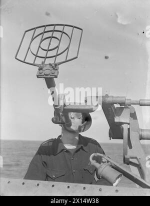 AN BORD DER HMS KIPLING, MIT DER FÜNFTEN ZERSTÖRERFLOTTE. 1941 AUF SEE ...