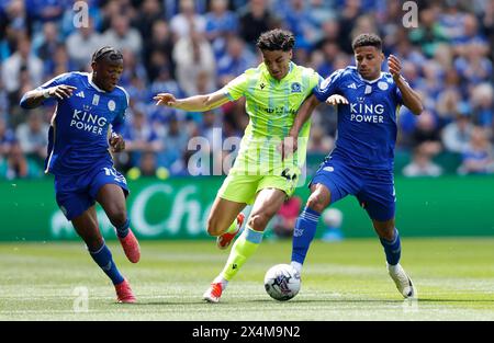 Ben Chrisene (Mitte) der Blackburn Rovers kämpft im King Power Stadium ...