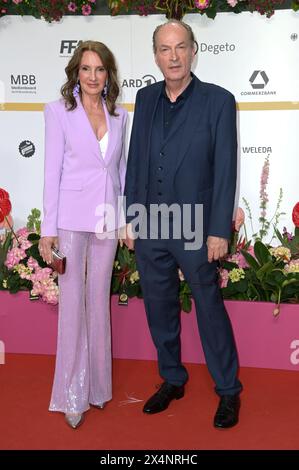 Herbert Knaup mit Ehefrau Christiane Knaup bei der 74. Verleihung des ...