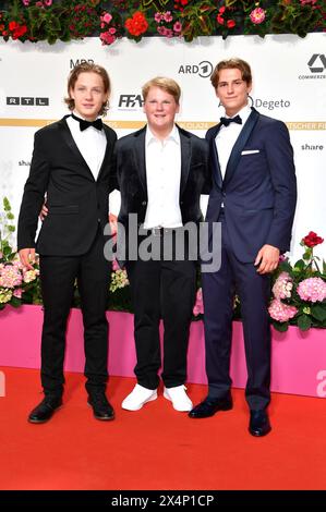 Nevio Wendt, Julius Weckauf und Levi Brandl bei der Weltpremiere des Kinofilms die drei und der ...