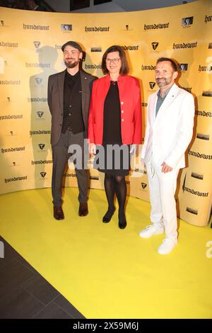 Daniel Alvarenga, Ilse Aigner und Thomas Gottschall bei der Premiere ...
