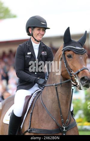 Caroline Powell aus Neuseeland mit Greenacres Special Cavalier beim ...
