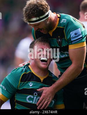 Alex Waller der Northampton Saints feiert den sechsten Versuch ihrer ...