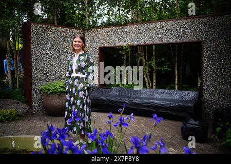 Gartendesignerin Ula Maria posiert im Forest Bading Garden, bei der RHS ...
