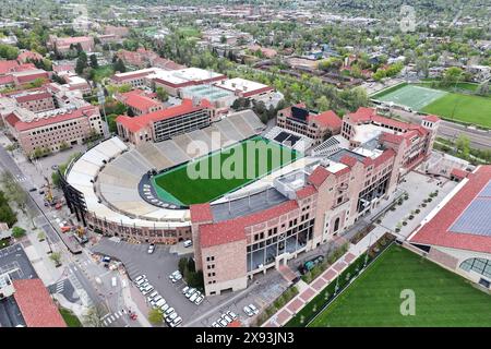 Eine allgemeine Luftaufnahme des Folsom Fields auf dem Campus der ...