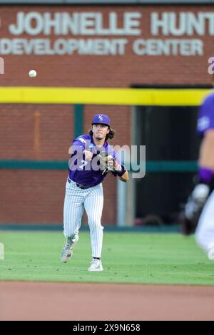 1. Juni 2024: Wildcats-Infield-Spieler Brady Day #7 fällt mit einem ...