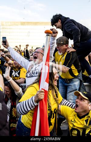 BREDA – NAC-Fans feiern auf einem Parkplatz hinter dem Rat Verlegh ...