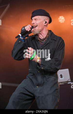 Rob Birch von der Stereo MCS Hip Hop-Gruppe, die beim Wychwood Festival ...