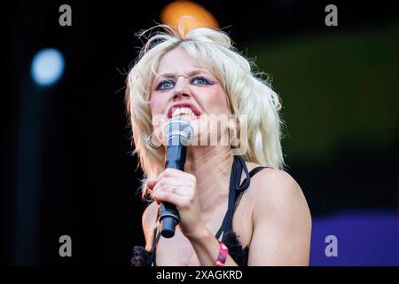 Porto, Portugal. Juni 2024. Sänger Amy Taylor von der Band Amyl and the ...