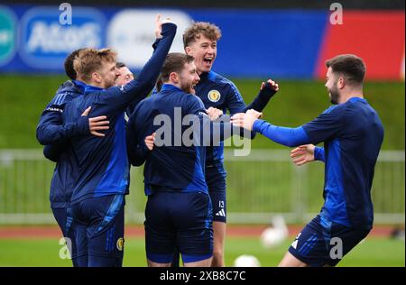 Schottlands Grant Hanley, Jack Hendry, Torhüter Angus Gunn und Andrew ...