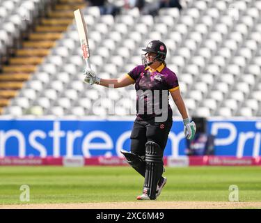 Abbey Freeborn of Central Sparks feiert ein halbes Jahrhundert (50 Runs ...