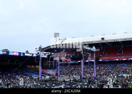 Eine allgemeine Ansicht von Isaac Chamberlain und Jack Massey im leeren ...