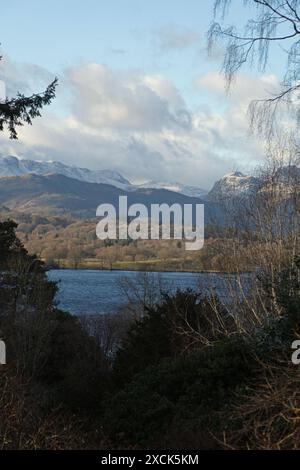 Blick auf Lake Windermere von Pavey Ark und Grate Harrison Stickle ...