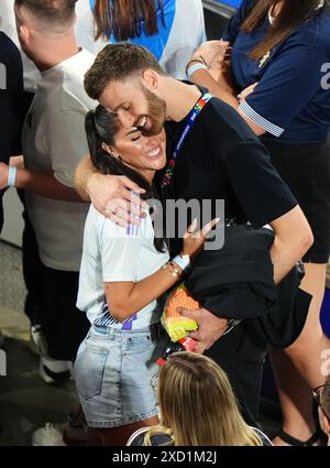 Jade Kelly Mills, Freundin des schottischen Torhüters Angus Gunn, stand ...