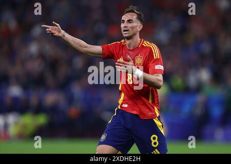 Fabian Ruiz von Spanien gibt beim Fußball-Spiel der Gruppe B der UEFA ...