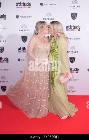 Whitney Bacon-Evans und Megan Bacon-Evans nahmen an den Peugeot ...