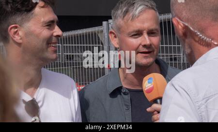 Keane's Tim Rice-Oxley und Tom Chaplin und wurde interviewt, bevor er ...