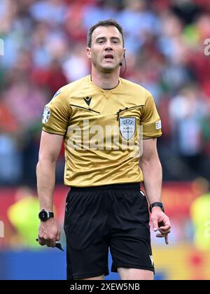 Schiedsrichter Sandro Scharer beim Spiel der Gruppe F der UEFA Euro ...
