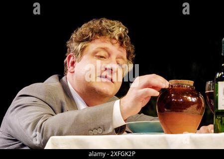 Simon Russell Beale (Felix Humble), Felicity Kendal (Flora Humble) in ...