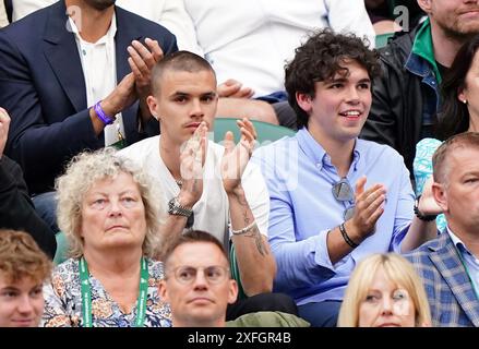 Romeo Beckham beobachtet Emma Raducanu gegen Elise Mertens am dritten ...