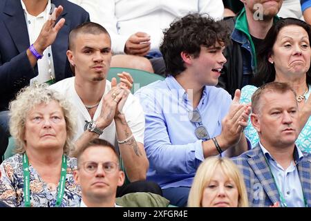 Romeo Beckham beobachtet Emma Raducanu gegen Elise Mertens am dritten ...