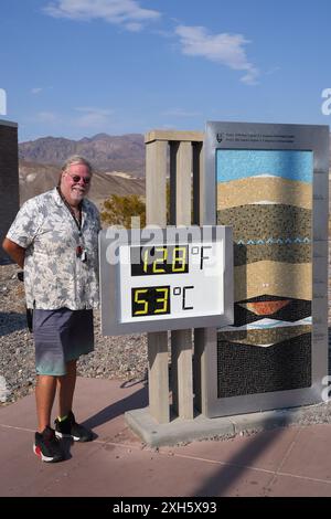 Jay Christensen von Sherman Oaks, Kalifornien, posiert mit dem ...