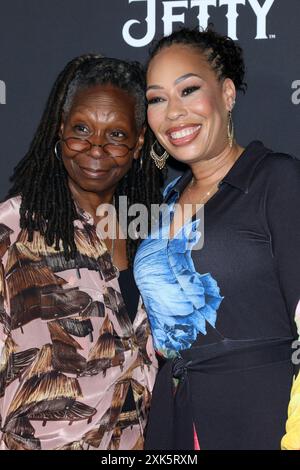 Alex Martin Dean bei Arrivals for A NIGHT WITH WHOOPI Launch Party for ...