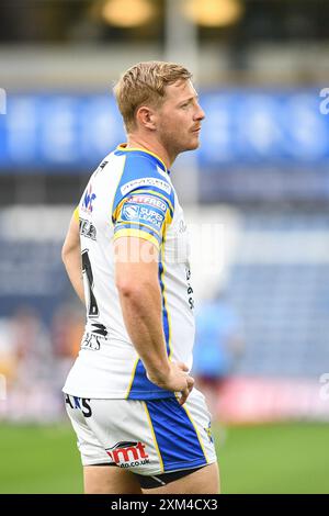 Huddersfield, England - 25. Juli 2024 - Brodie Croft (6) von Leeds ...