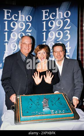 Werner Hay, Moderatorin Kim Fisher und Musikmanager Gerd Gebhardt ...