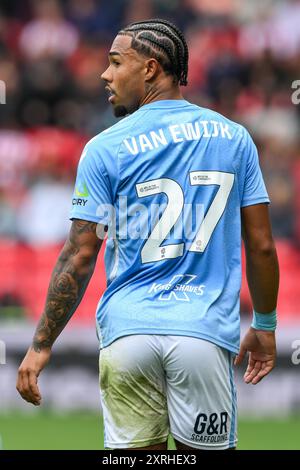 Milan van Ewijk aus Coventry City und Haji Wright aus Coventry City ...