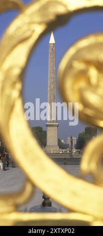 Aegyptischer Obelisk aus Luxor, mit Hieroglyphen aus der Zeit Ramses II ...