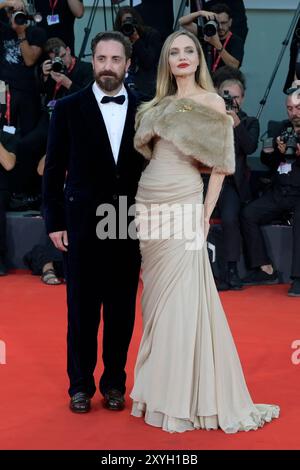 ANGELINA JOLIE und PABLO LARRAIN in MARIA (2024), Regie: PABLO LARRAIN ...