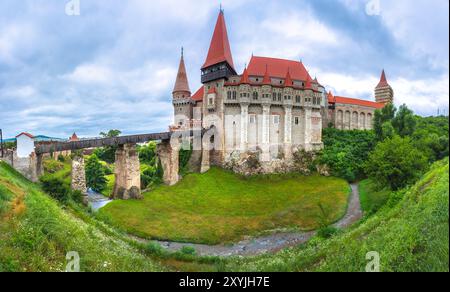 Schloss Corvin (Castelul Corvinilor) oder Schloss Hunyad (Castelul Huniazilor), erbaut 1446 in ...