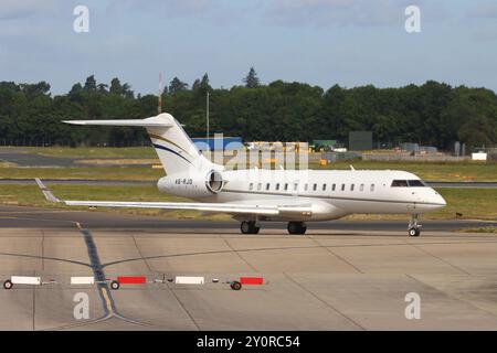 A6-RRD, Rotana Jet Aviation, Embraer ERJ-145, Abfahrt vom Flughafen ...