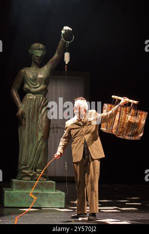 Edgar Eckert bei der Fotoprobe zum Theaterstück Prozess im Maxim Gorki Theater. Berlin, 19.09. ...