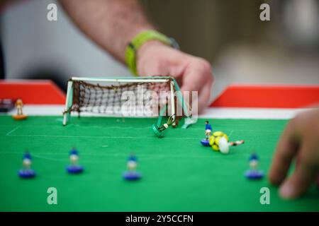 Teilnehmer am Subbuteo World Cup Finals am Royal Victoria Place in ...