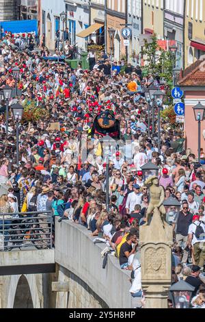 Regensburg, Deutschland. September 2024. Ein riesiger Dackelnachbau ...