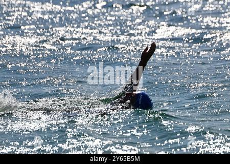 Mann schwimmt im Riemer See Buga See. Schwimmer See,baden,See,Badesee ...