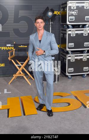 Isaac Powell bei der Premiere der HBO Serie The Franchise im Paramount ...