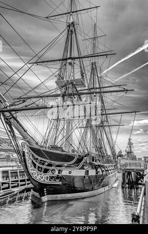 USS Constitution ist eine schwere Fregatte mit drei Mast-Holzrumpf der ...