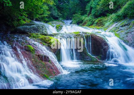 Die Oshidori-Kakushi Falls liegen auf einer Höhe von 1.510 Metern am ...