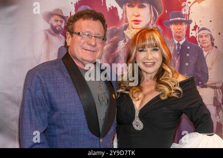 Robert M. Goldman und Cynthia Rothrock bei der Premiere des Kinofilms ...