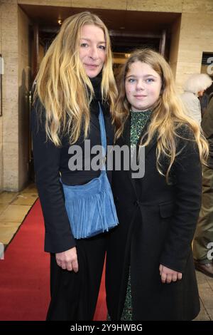 Schauspielerin Maria Fuchs mit Tochter Ava, Premiere bzw ...